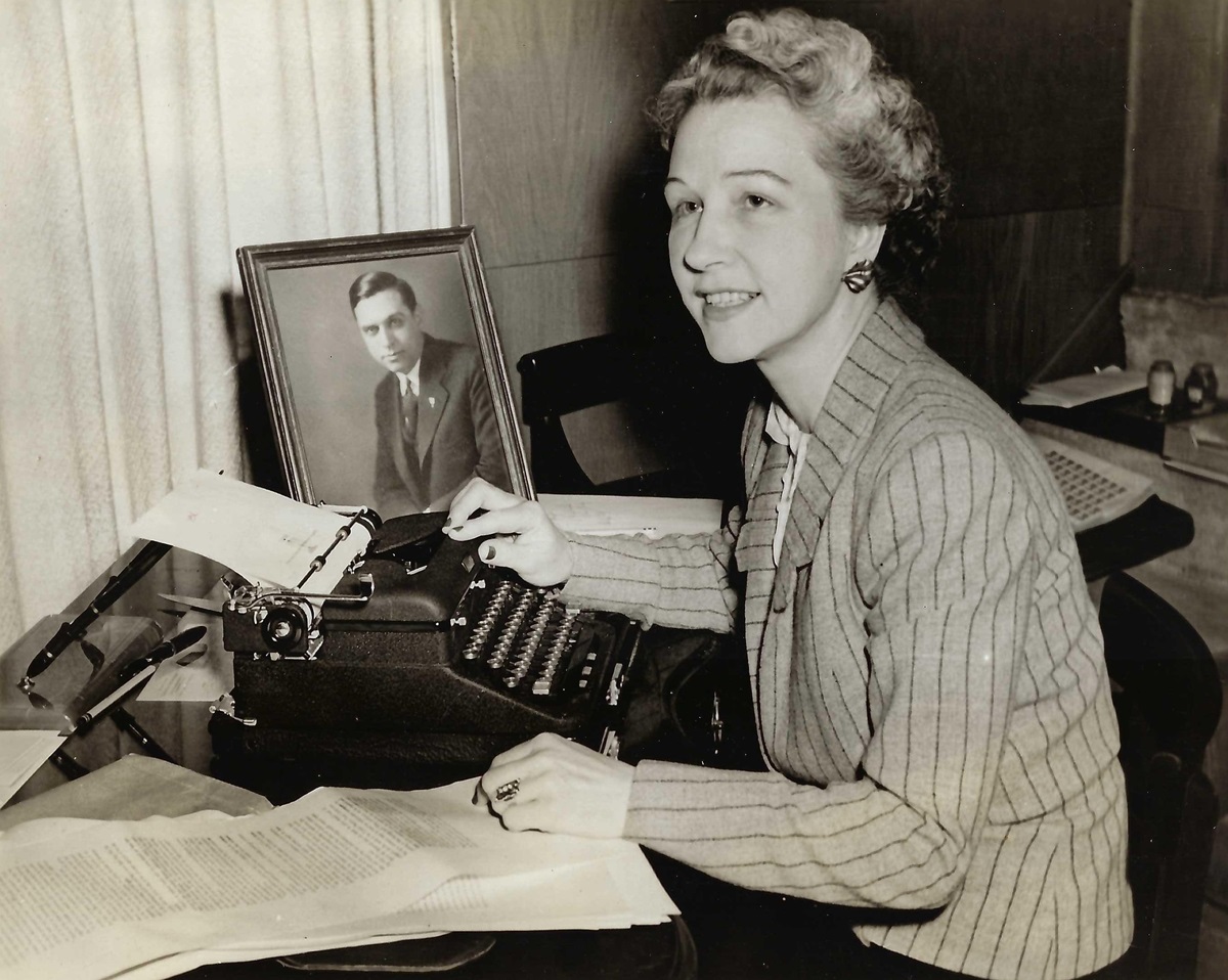 Olive Clapper: At the Center of 20th Century Politics and Peace Efforts ...